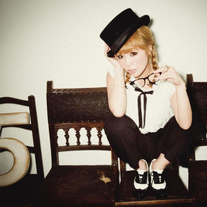 コイイロ_歌词_AZU的歌曲_下载-汽水音乐