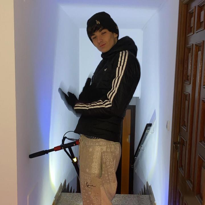 Se siente bien_歌词_Aka Juando Luf killer / Perlita Fc / Cleono tb的歌曲_下载-汽水音乐