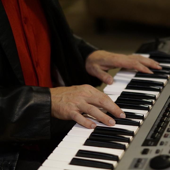 Waiting to Kiss You All Night_歌词_David Van Walker的歌曲_下载-汽水音乐