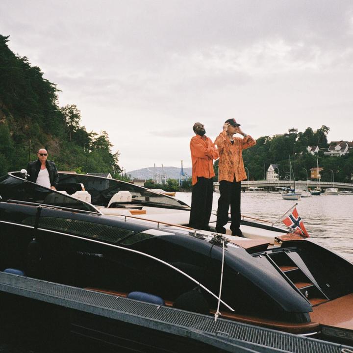 1000 Netter_歌词_Stig Brenner / Hver gang vi møtes的歌曲_下载-汽水音乐